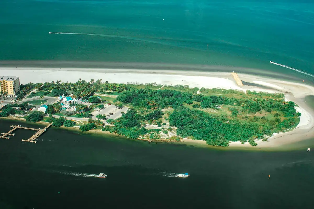 Top 8 Things to Do in Fort Myers Beach - Sun Palace Vacation Homes